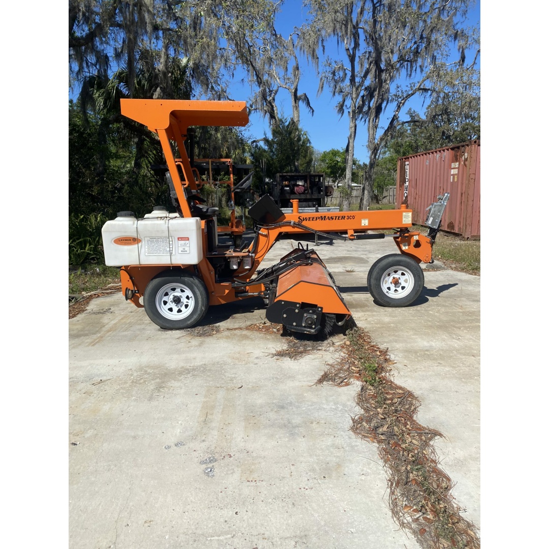 SweepMaster SM-300 - Industrial Man Lifts