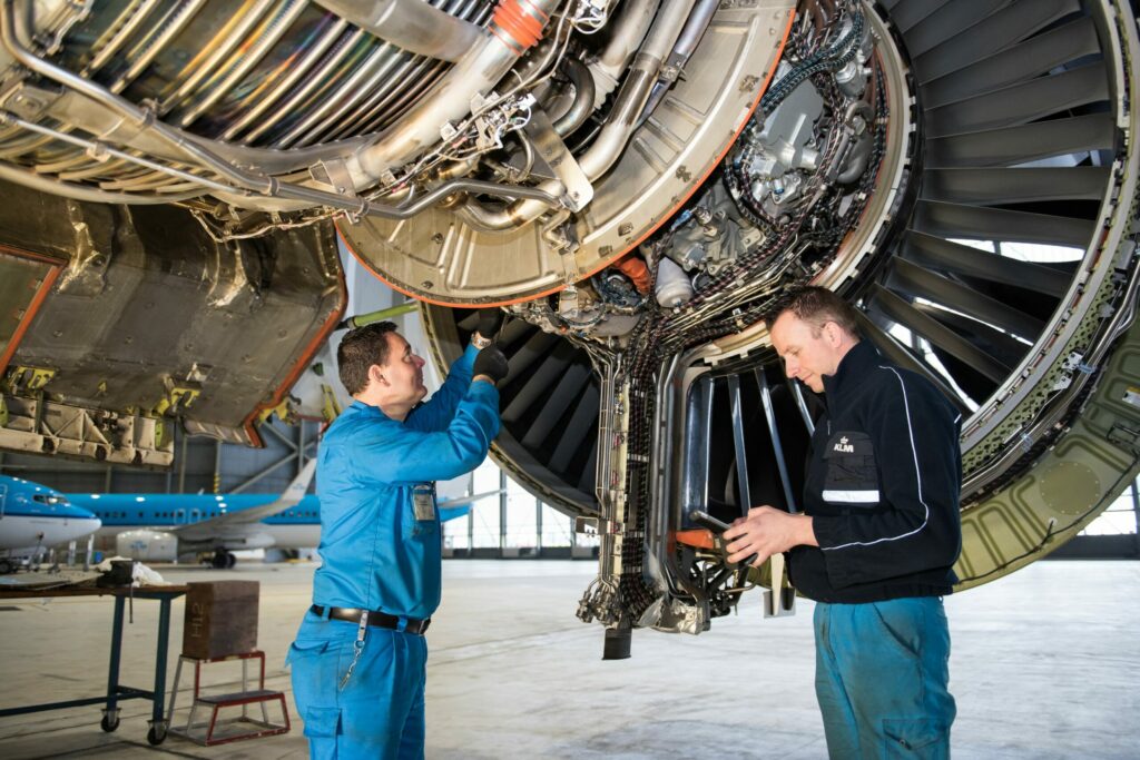 How to Keep Aircraft Maintenance Technicians Safe: A Comprehensive ...