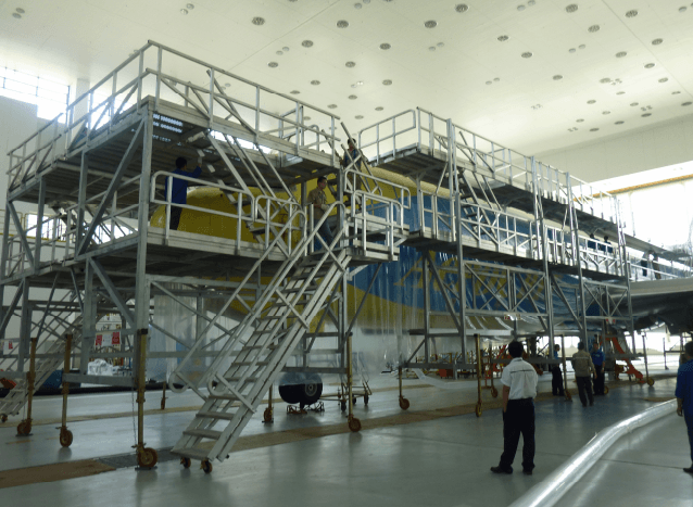 B767/B777 Fuselage and Wing Dock - Industrial Man Lifts